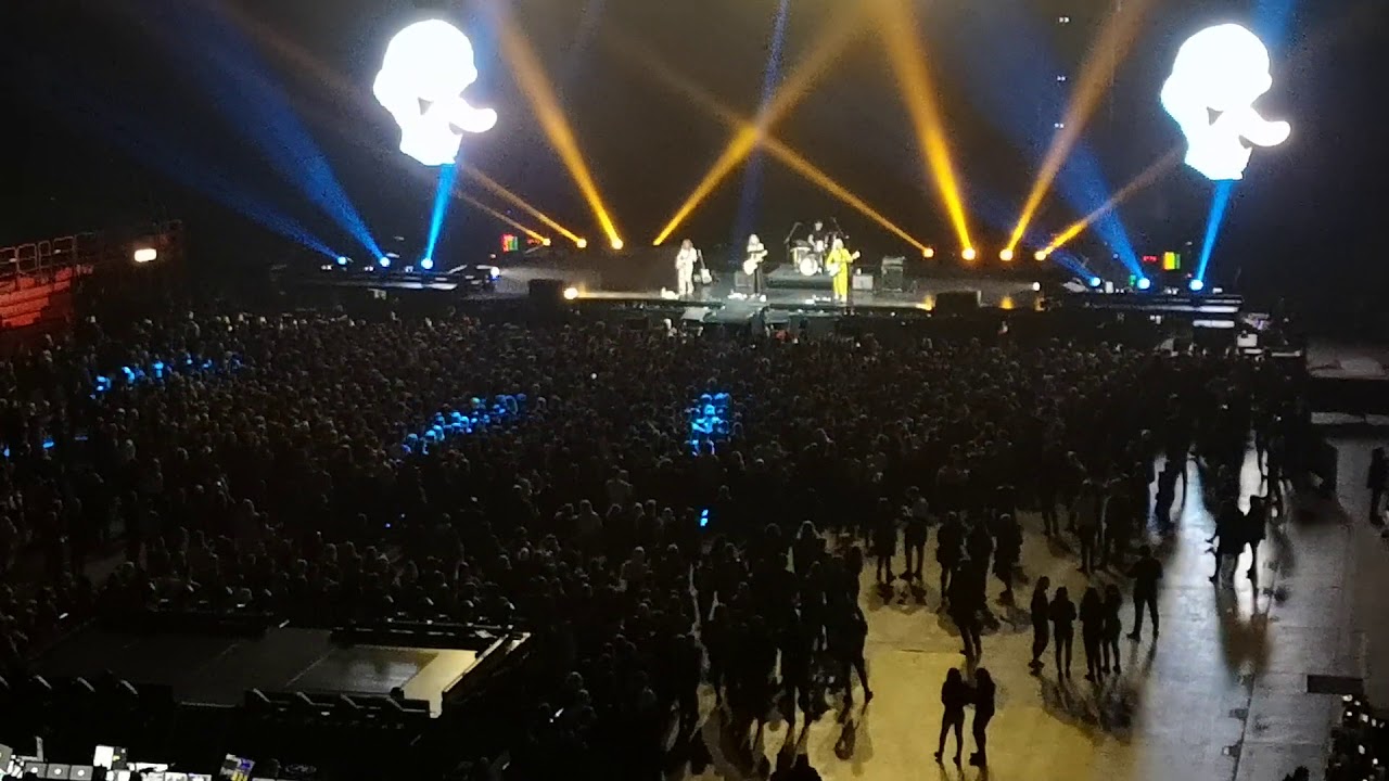 Twenty one pilots bandito tour Stockholm part1 - YouTube