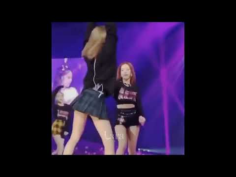 Biraz kötü oldu ama atmak istedim♡#lisa #twerk #lisatwerk#keşfet#keşfetbeniöneçıkar