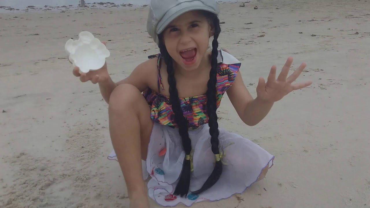 Brincando Na Praia Youtube