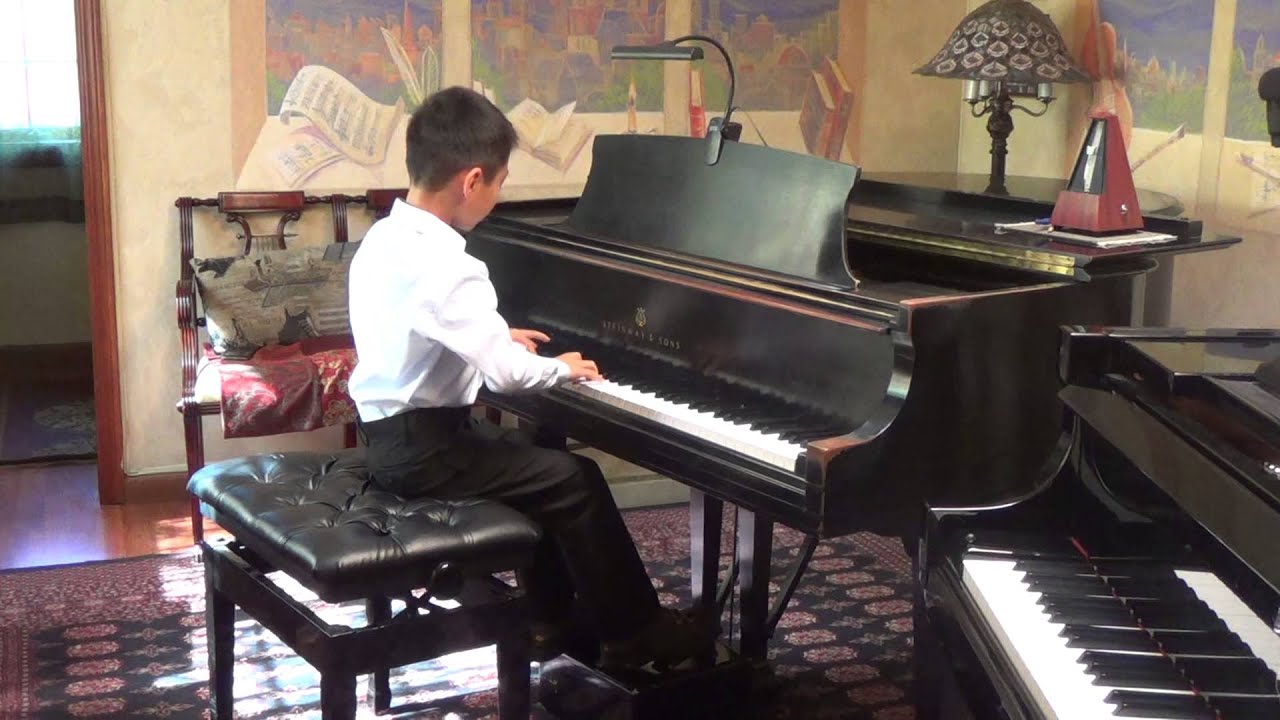 Frederick Yip Plays Sonate by Carl Reineeke - YouTube