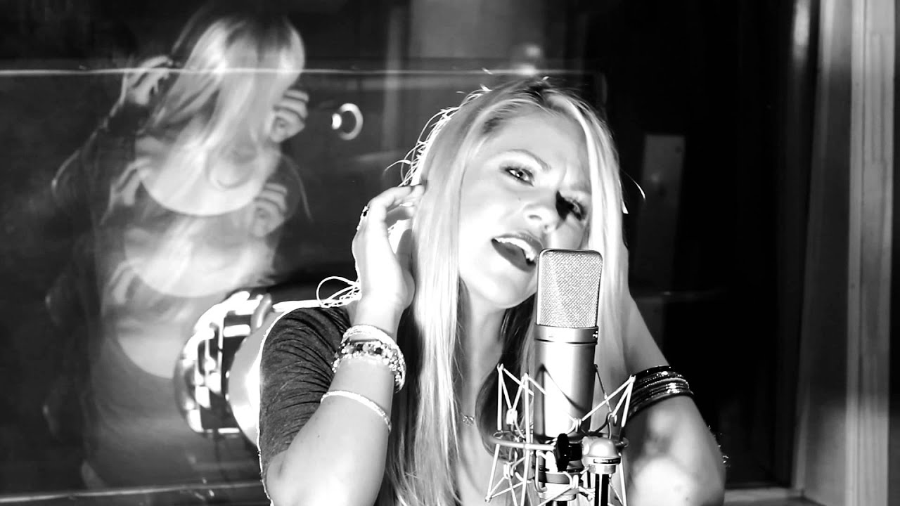 Recording Artist - Sarah Lenore - "Love Looks Good On You" - YouTube