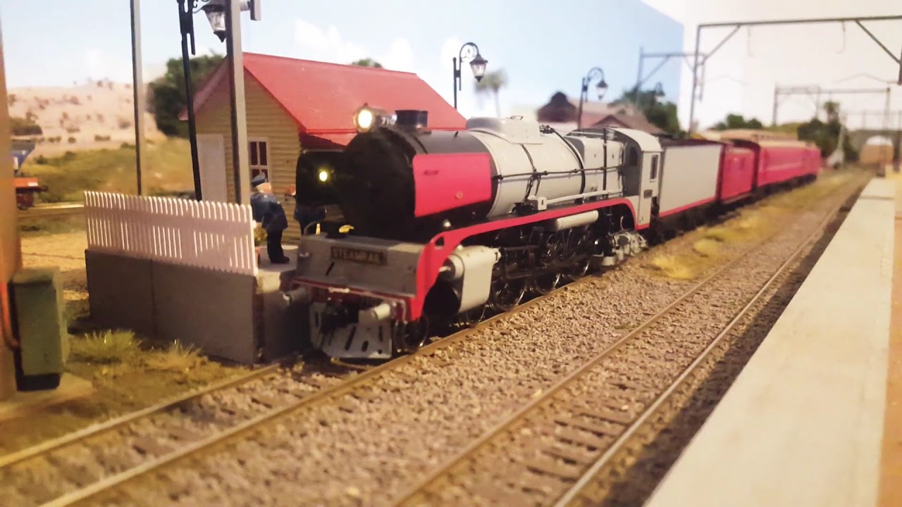 Trainbuilder R710 load test - YouTube