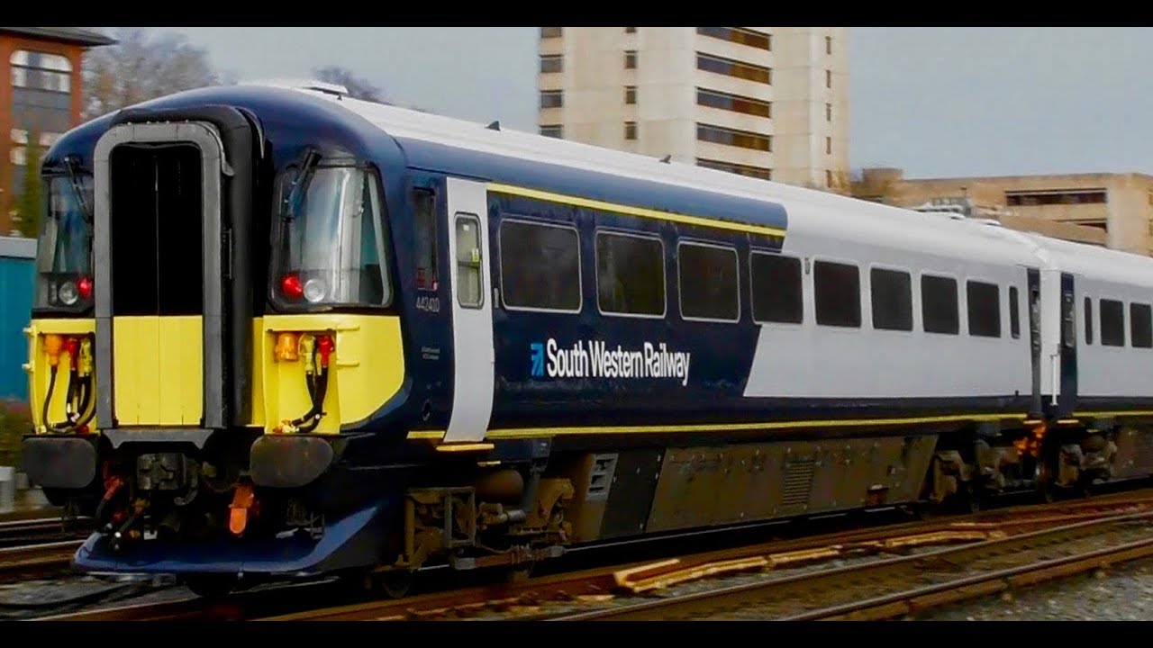 SWR Class 442s - 442413 + 442410 & 444040 & 158887 At Southampton ...