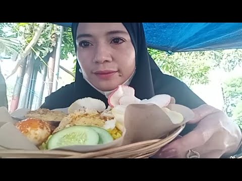 SARAPAN NASI KUNING TELOR BALADO+GORENGAN DAN BATAGOR - YouTube