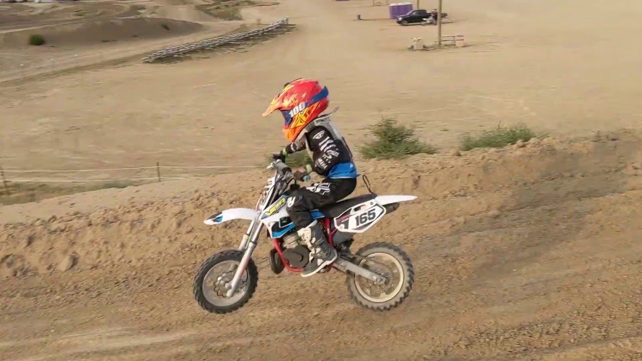 Little Tyke Can Handle a Bike || ViralHog - YouTube