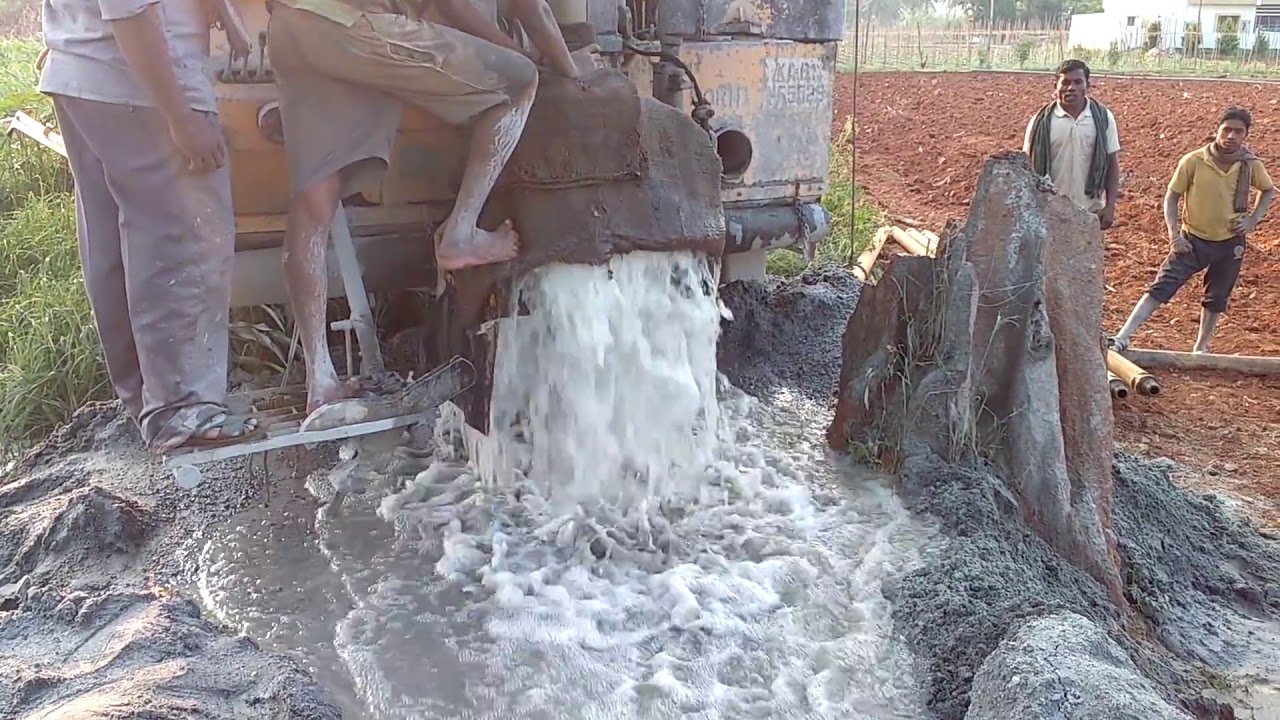 Borwell.tiredig borwell full pani das ki motar - YouTube