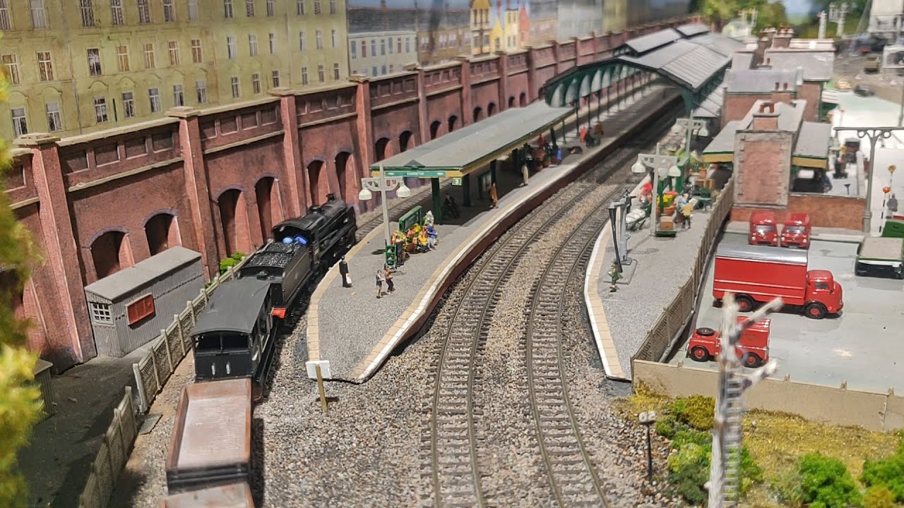 Ballast Empties Enroute to Meldon Quarry - YouTube