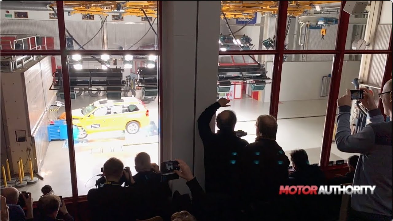 Volvo XC90 crash test - YouTube