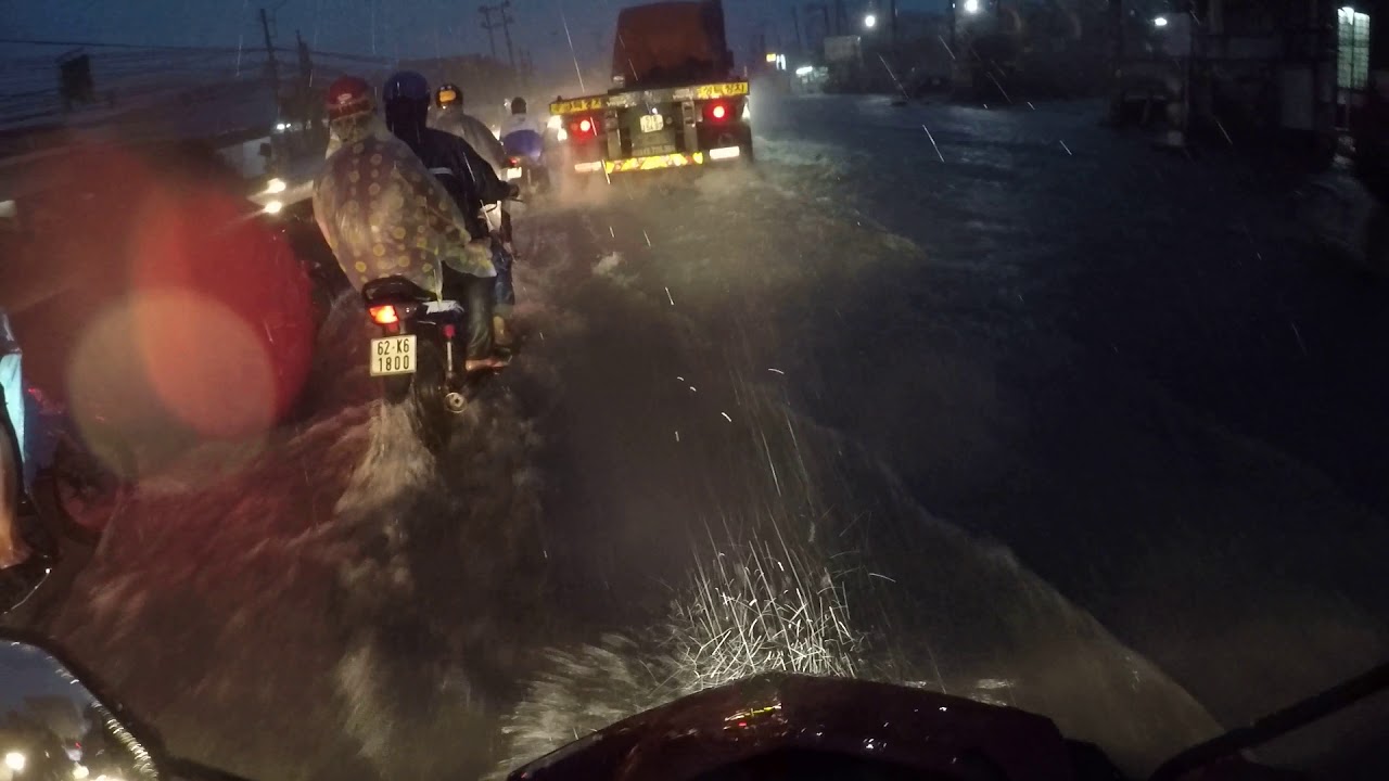 Ride a motorcycle in heavy rain - YouTube