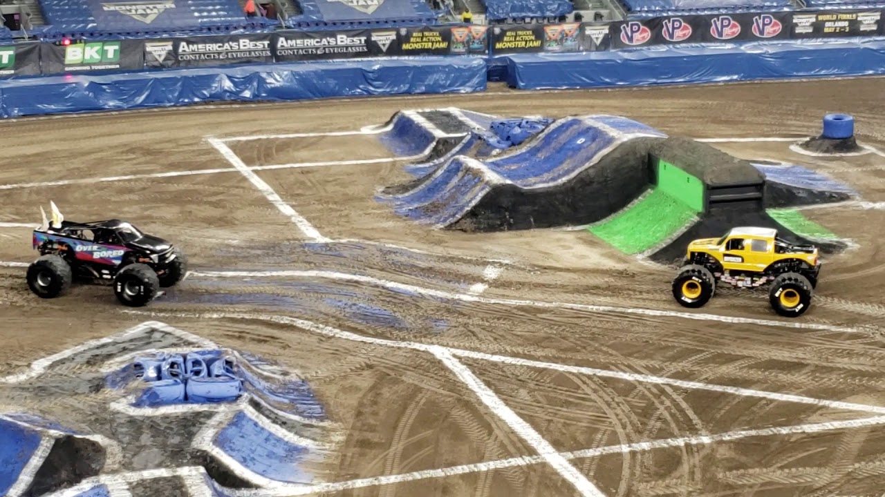Monster Jam Racing 2019 - YouTube