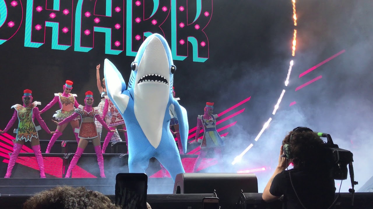 Katy Perry - Witness: The Tour 11/08/17 - California Girls/Left Shark ...
