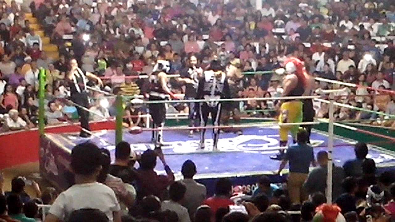 Lucha Libre AAA ]pentagon jr.,taurus y mesis vs psycho clown, la parka ...