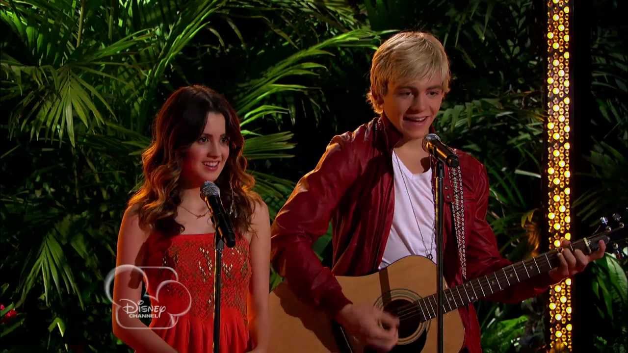 Ross Lynch And Laura Marano Kissing