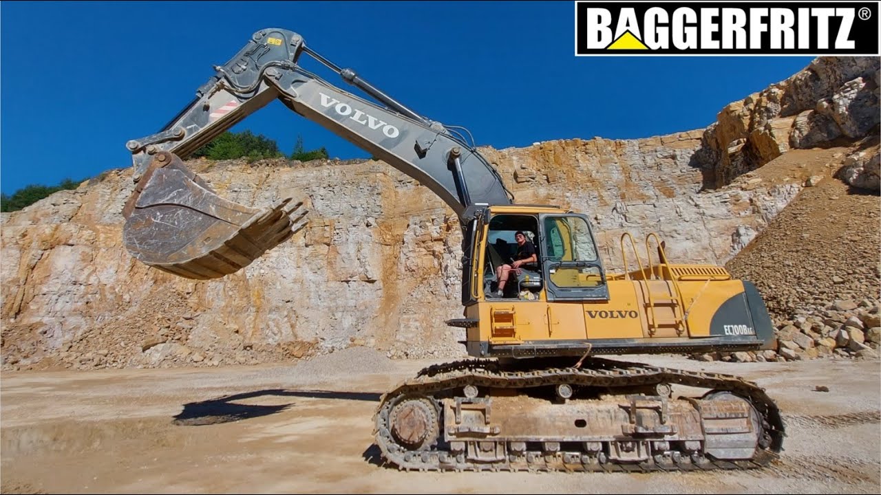 Test driving a Volvo EC700B-LC excavator with HUGE bucket 💪🏻 - YouTube