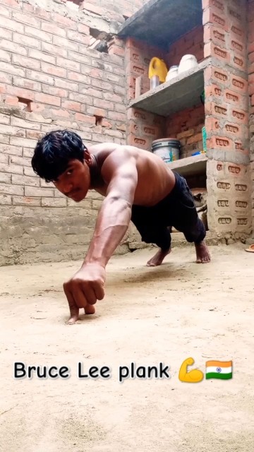 Bruce Lee plank 💪🇮🇳 #brucelee #plank #karanexerciser #shorts # ...