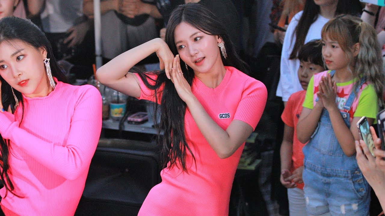 190713 네이처(Nature) 채빈(CHAEBIN) 내가좀예뻐 - 춤추는 곰돌 버스킹 by ODS - YouTube