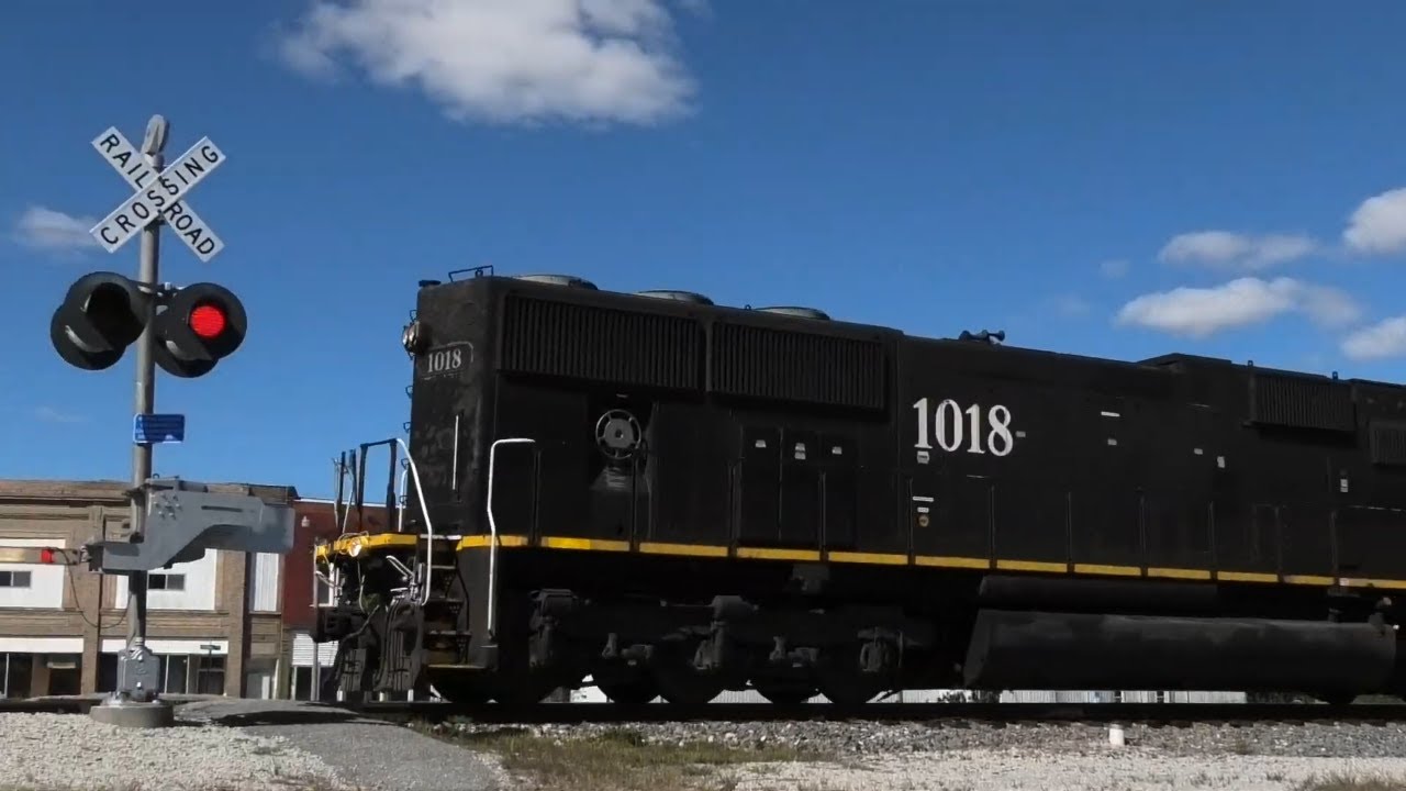 Long Hood Forward! IC 1018 South in Odin, IL 9/28/22 - YouTube