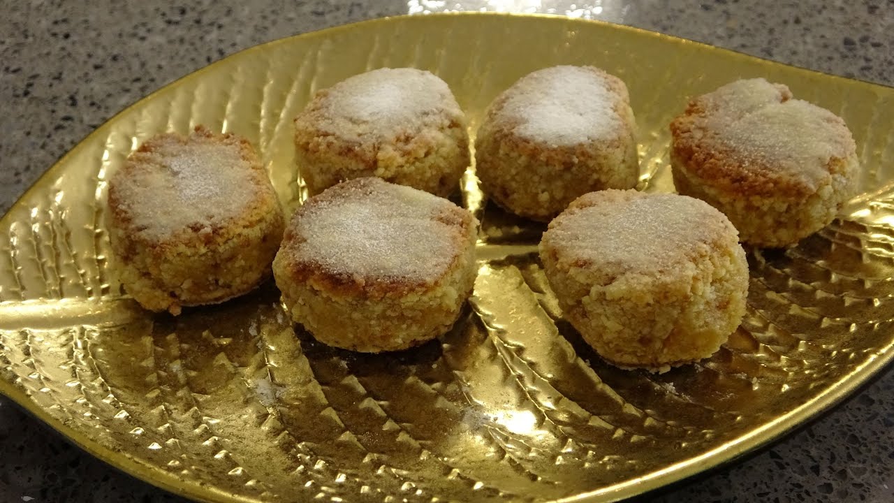 Easy Medieval Food: Emeles (fried almond cakes) - YouTube