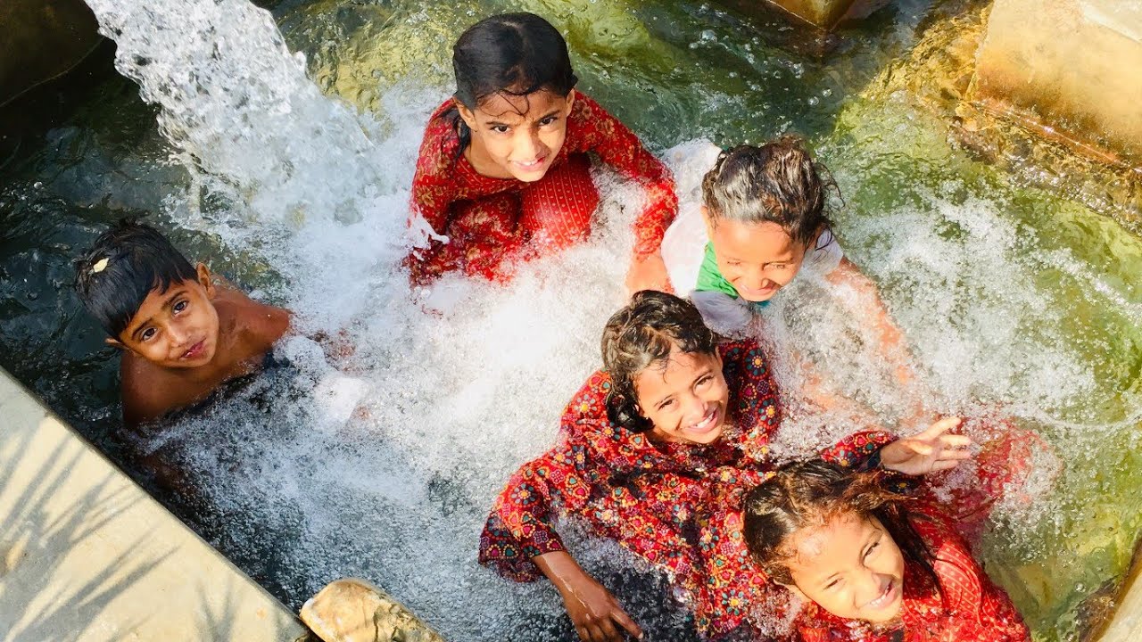 Tube well's Bath in hot summer! Swimming kids in Layyah pakistan ...