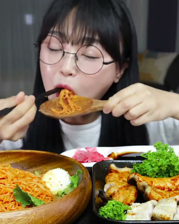 Grilled Eel And Spicy Mixed Noodles Mukbang Asmr Youtube