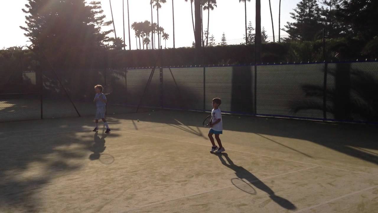 ALEXANDER AMEY JUGANDO AL TENIS - YouTube