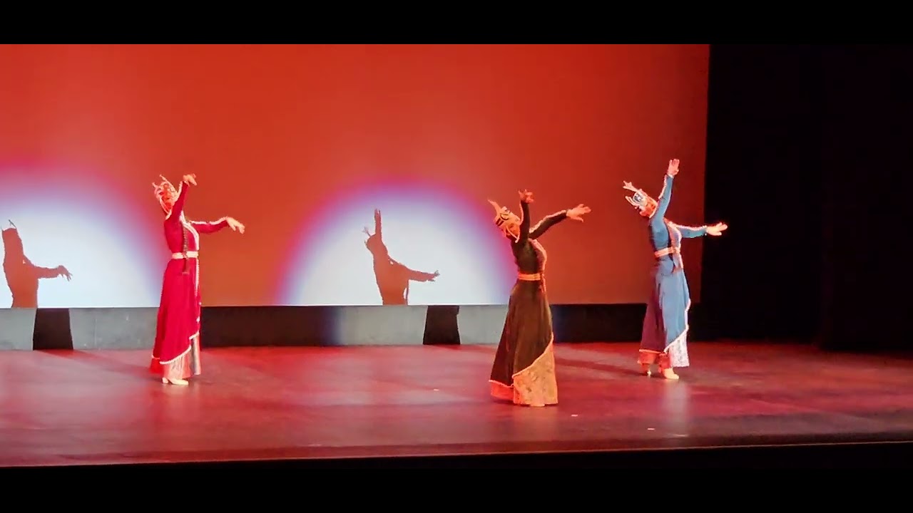 Beautiful Armenian dance. Berd dance group of Armenia 🇦🇲 ♥️ Concert in ...