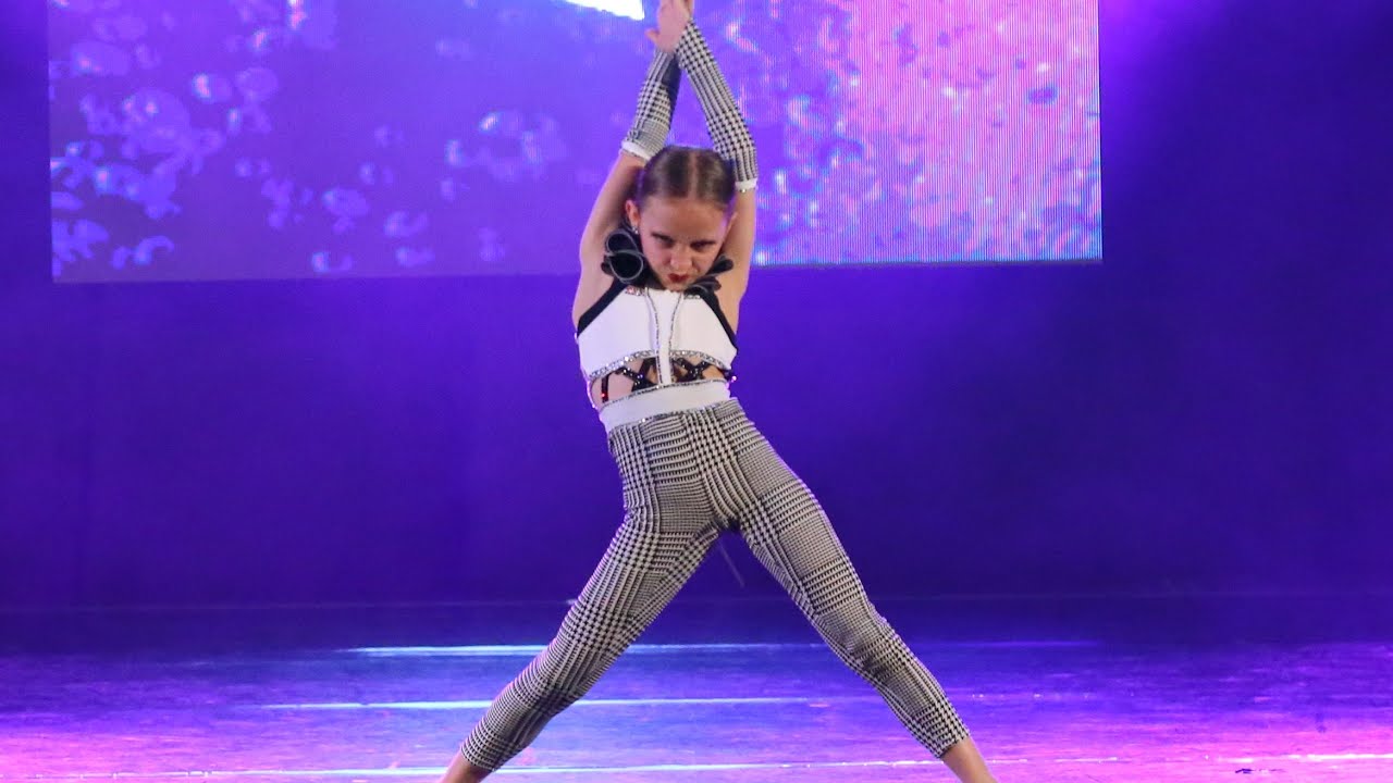 Savannah Carson- Vogue - YouTube