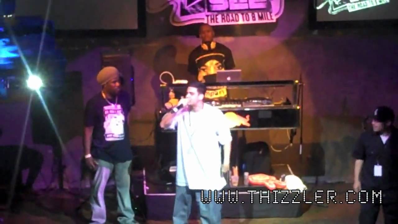 Red Bull EmSee SF Round 1: Illmaculate vs. Dizaster - YouTube