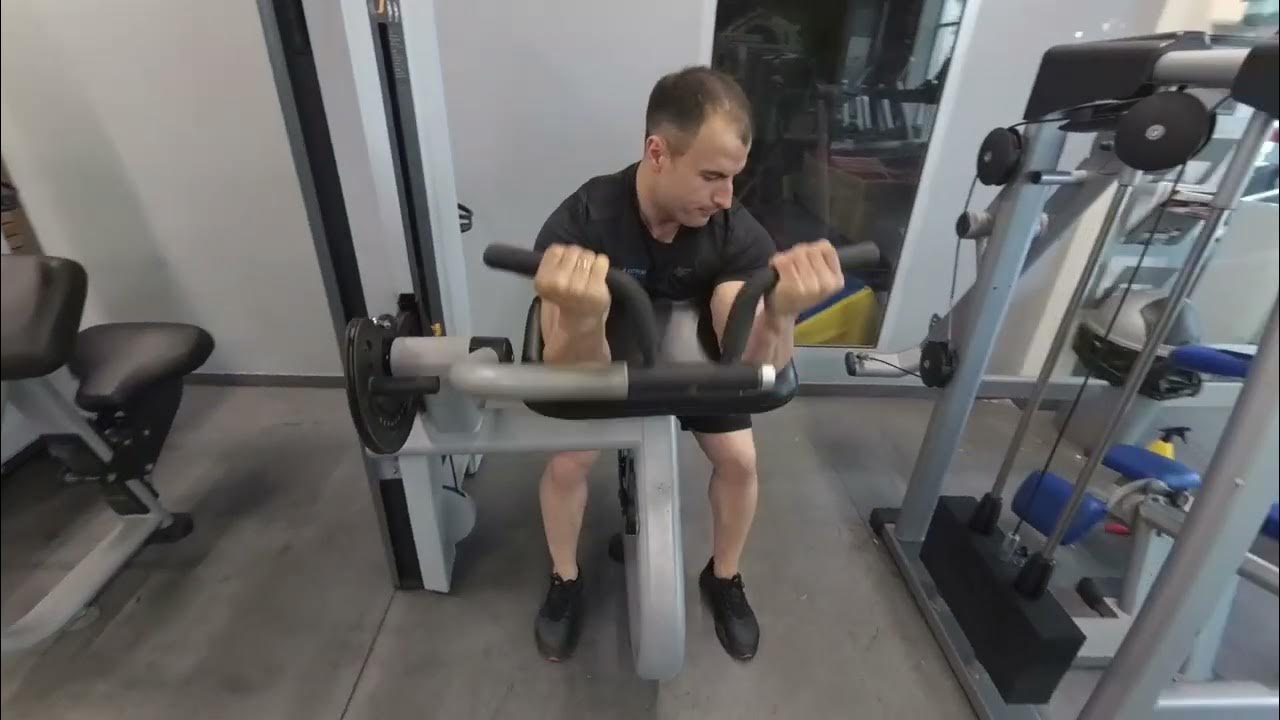 UGINANIE NA BICEPS MASZYNA - YouTube