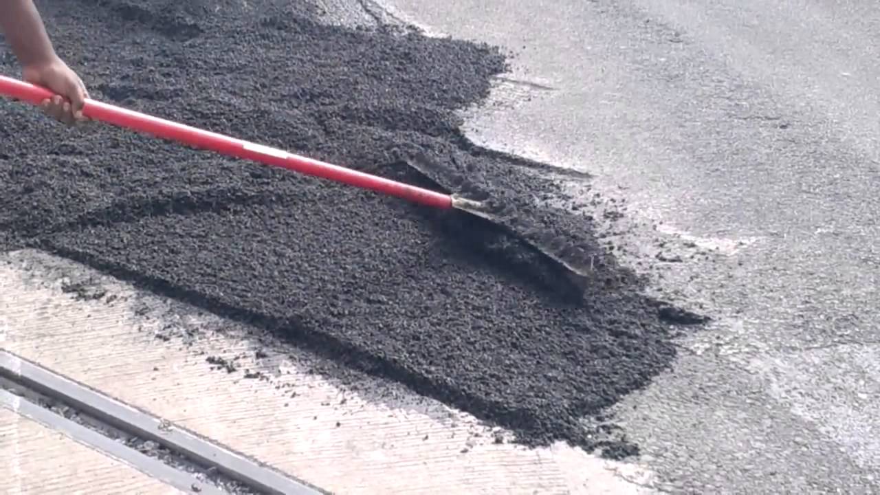 Hand Placing Fiber Reinforced Asphalt Pavement - YouTube