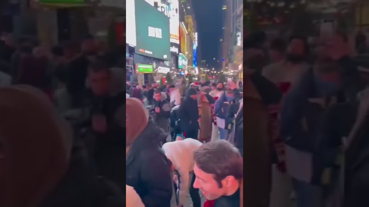 Taraweeh Prayer In Times Square, New York - YouTube