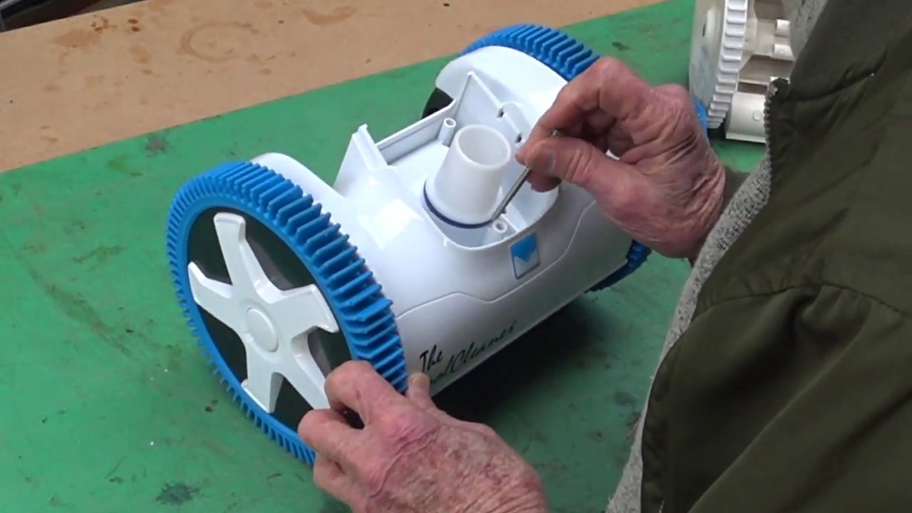 the pool cleaner - YouTube