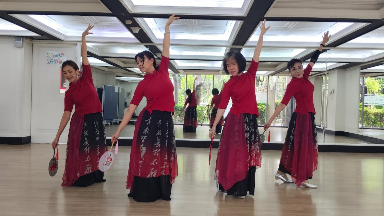 Cai Wei Jazz Chinese Dance - YouTube