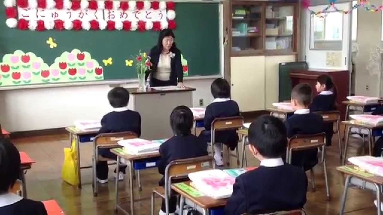 glimpse of a Japanese 1st grade class - public education - YouTube