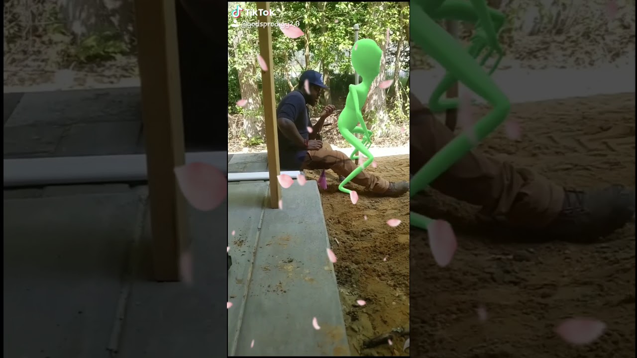 Dancing alien tik tok videos(1) - YouTube