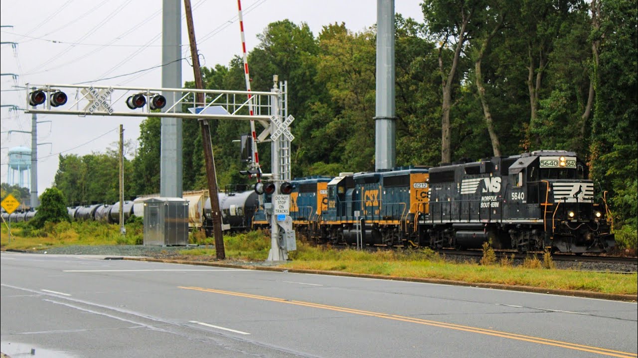 Loud EMDs - Conrail CA-64 Working Eagle Point Refinery in Westville NJ ...