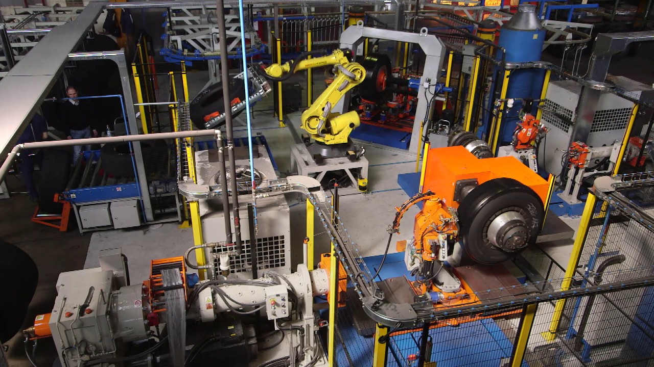 Bead-to-bead truck tire retreading robotic building island | Marangoni ...