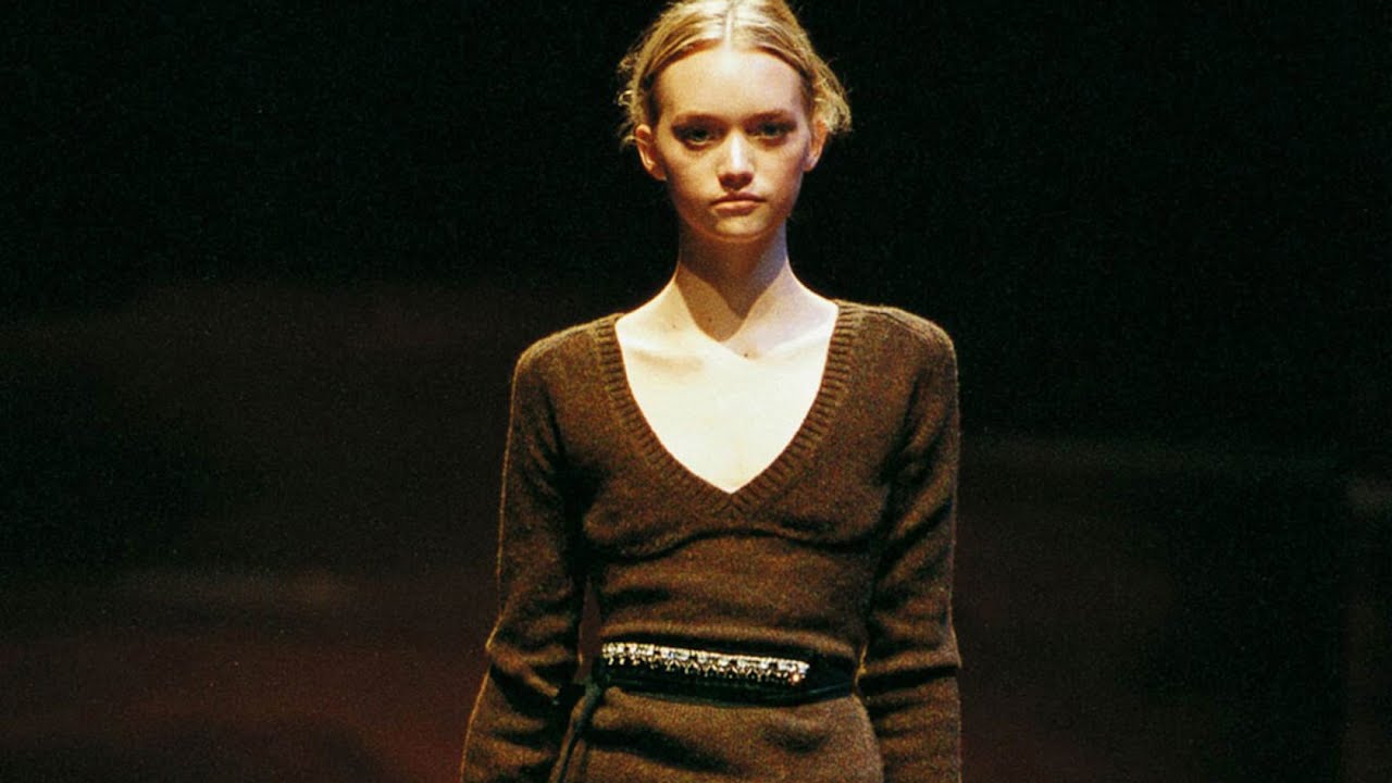 PRADA FALL WINTER 2004 - YouTube