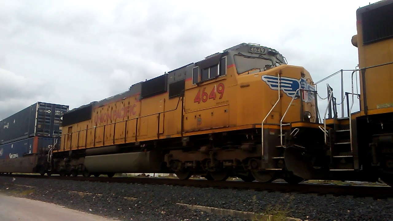 UP 4619 West & Trains In The Shed (Ft. CN) - YouTube