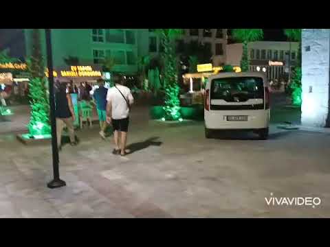 Çeşme Meydan Çarşı girişi