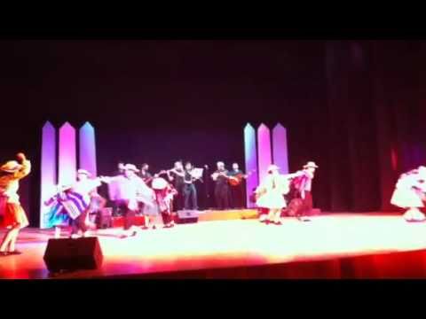 Folklore Argentino baila el Carnavalito en Festival de Danza - YouTube