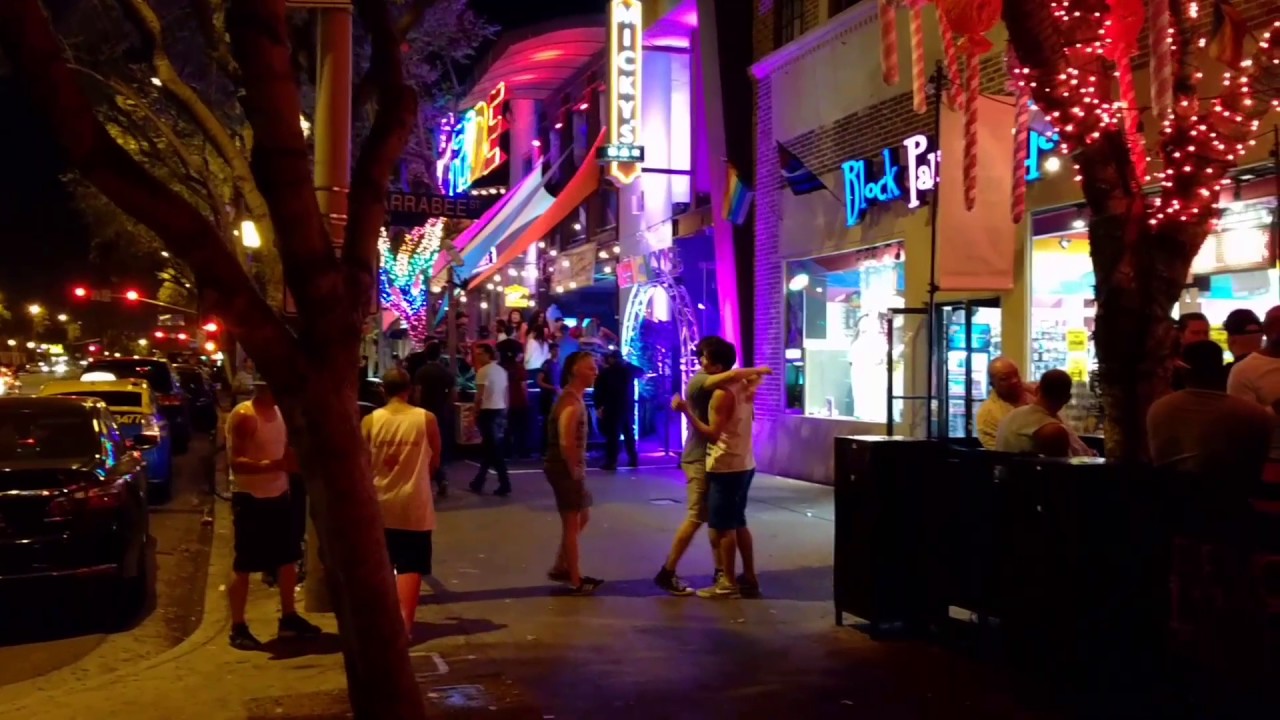 Gays in West Hollywood, Los Angeles, USA. Геи западного голливуда, Лос ...