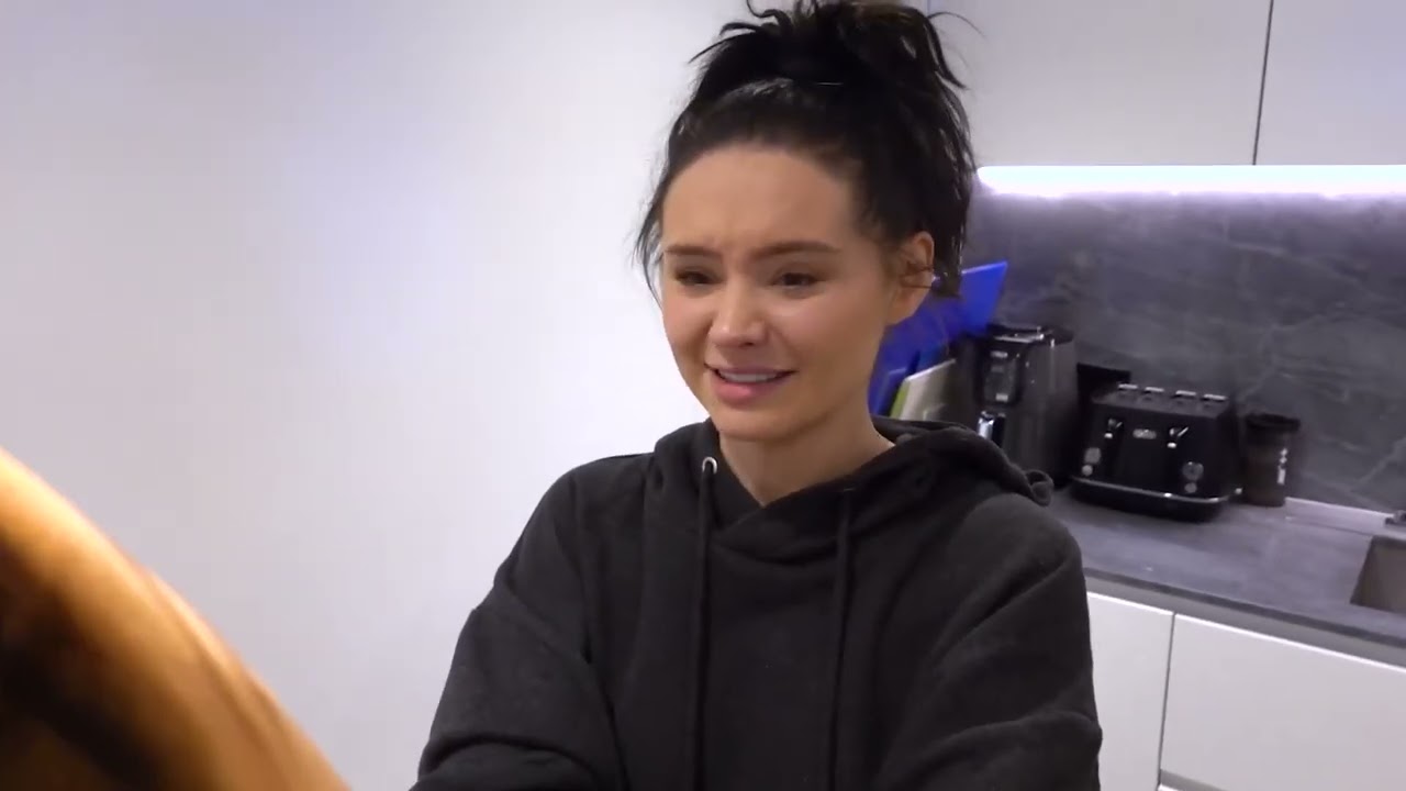 Miniminter Surprises Talia With This Gift - YouTube