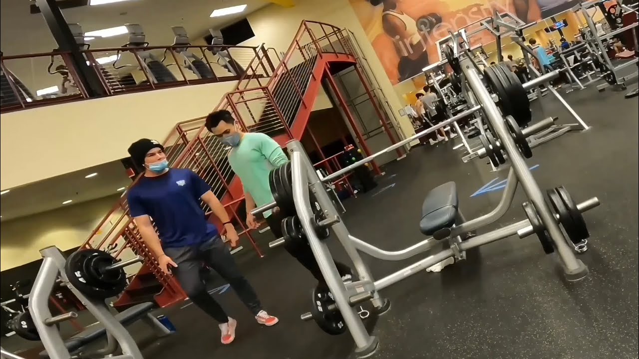 I LIKE how you're CASUALLY PAUSE BENCHING my DEADLIFT MAX - 375lb/170kg ...