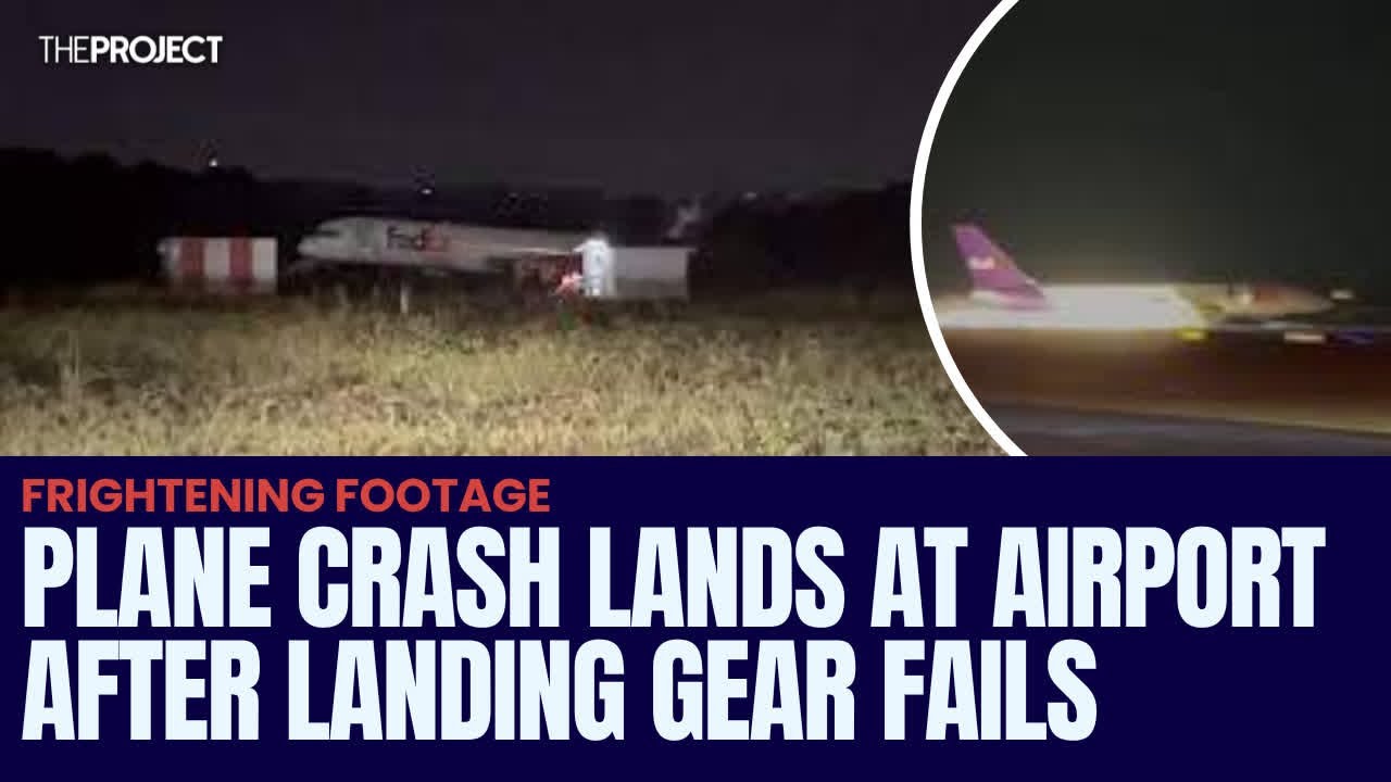 Plane Crash Lands At US Airport After Landing Gear Fails - YouTube