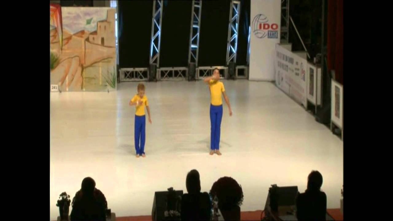"Kite Runner" Danza Damaris Marco Marongiu e Marek Pisanu IDO Pecs 2012 ...