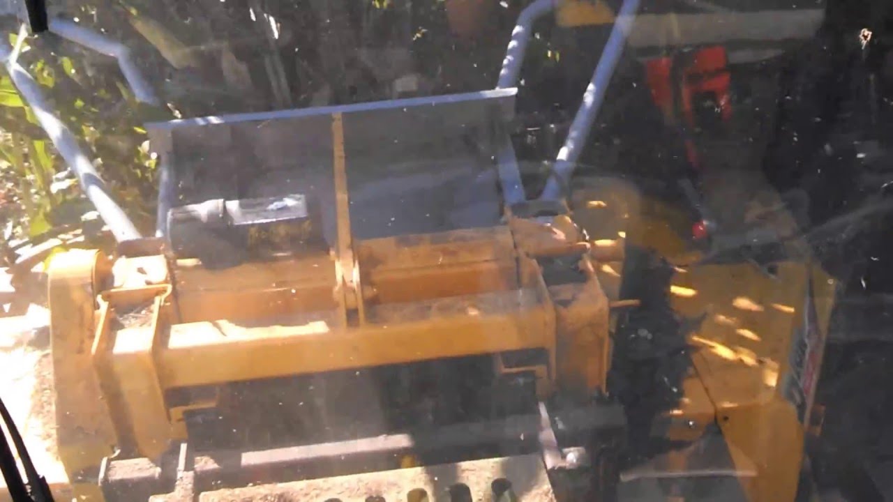 John Deere 5830 Chopper - YouTube