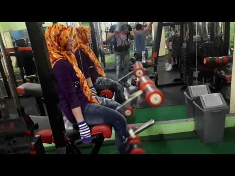 Cewek cantik latihan paha