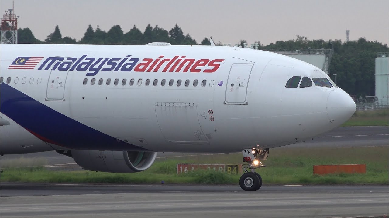 MH B738 A333 A359 Landing at NRT 34R - YouTube