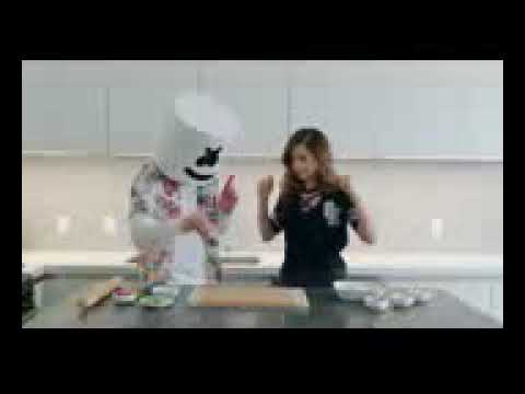 Making MINI PIZZA with POKIMANE - YouTube